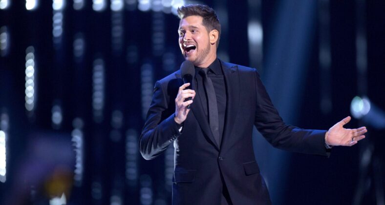 Michael Bublé’s Conquers the UK Charts With His “Christmas” Album ...